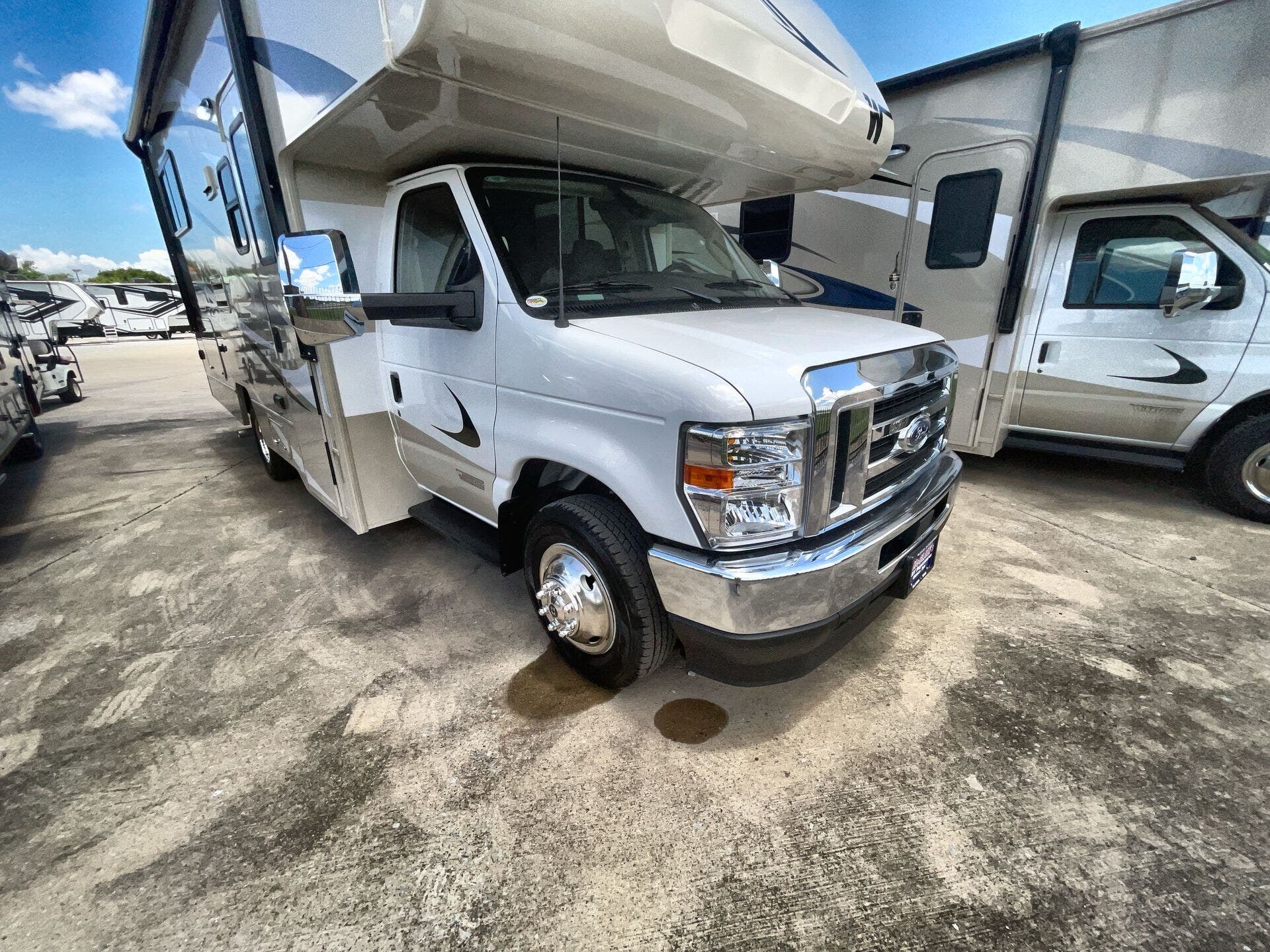 2025 Winnebago Minnie Winnie 22R