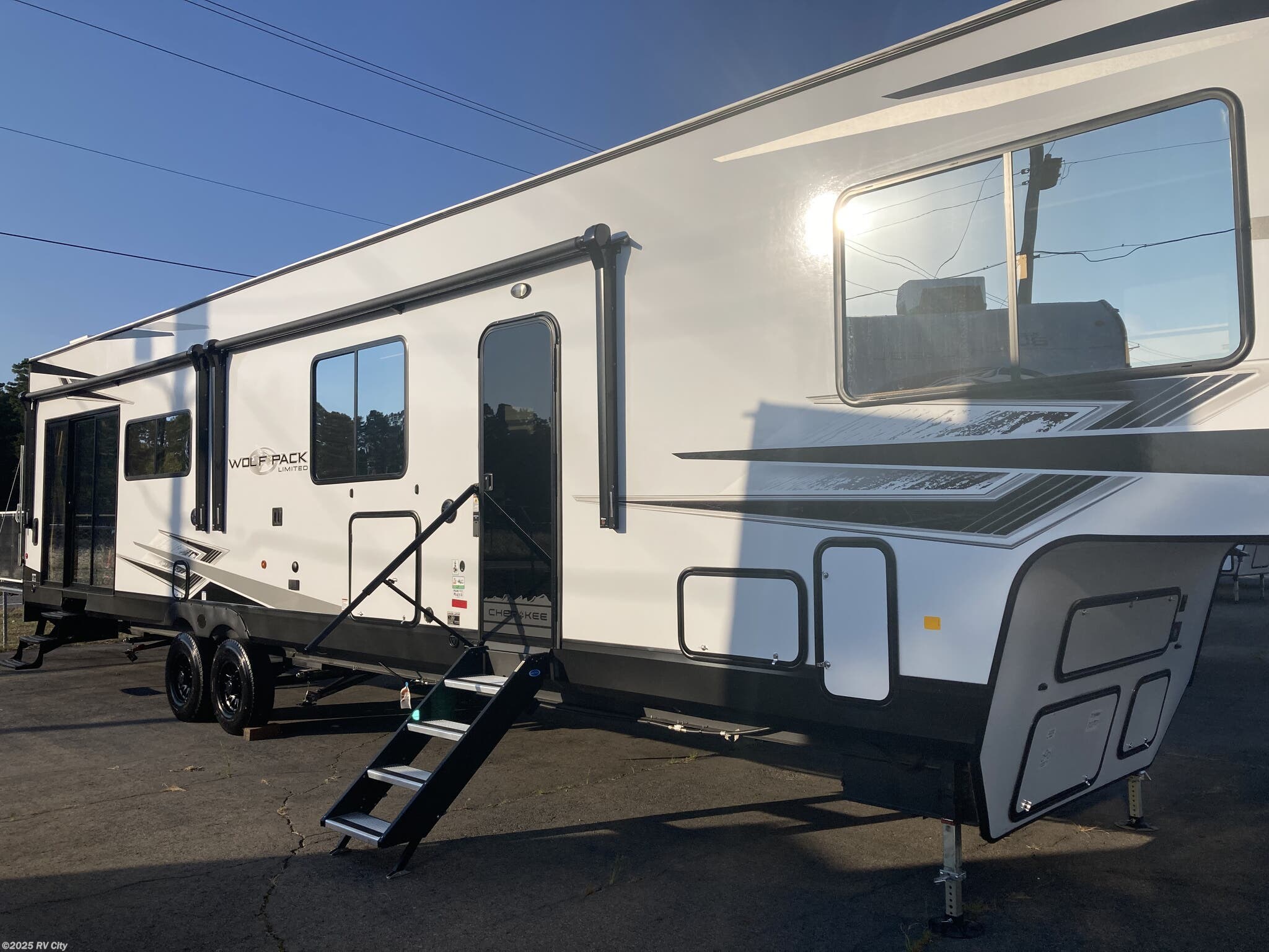 2025 Forest River Cherokee Wolf Pack 350PACK15