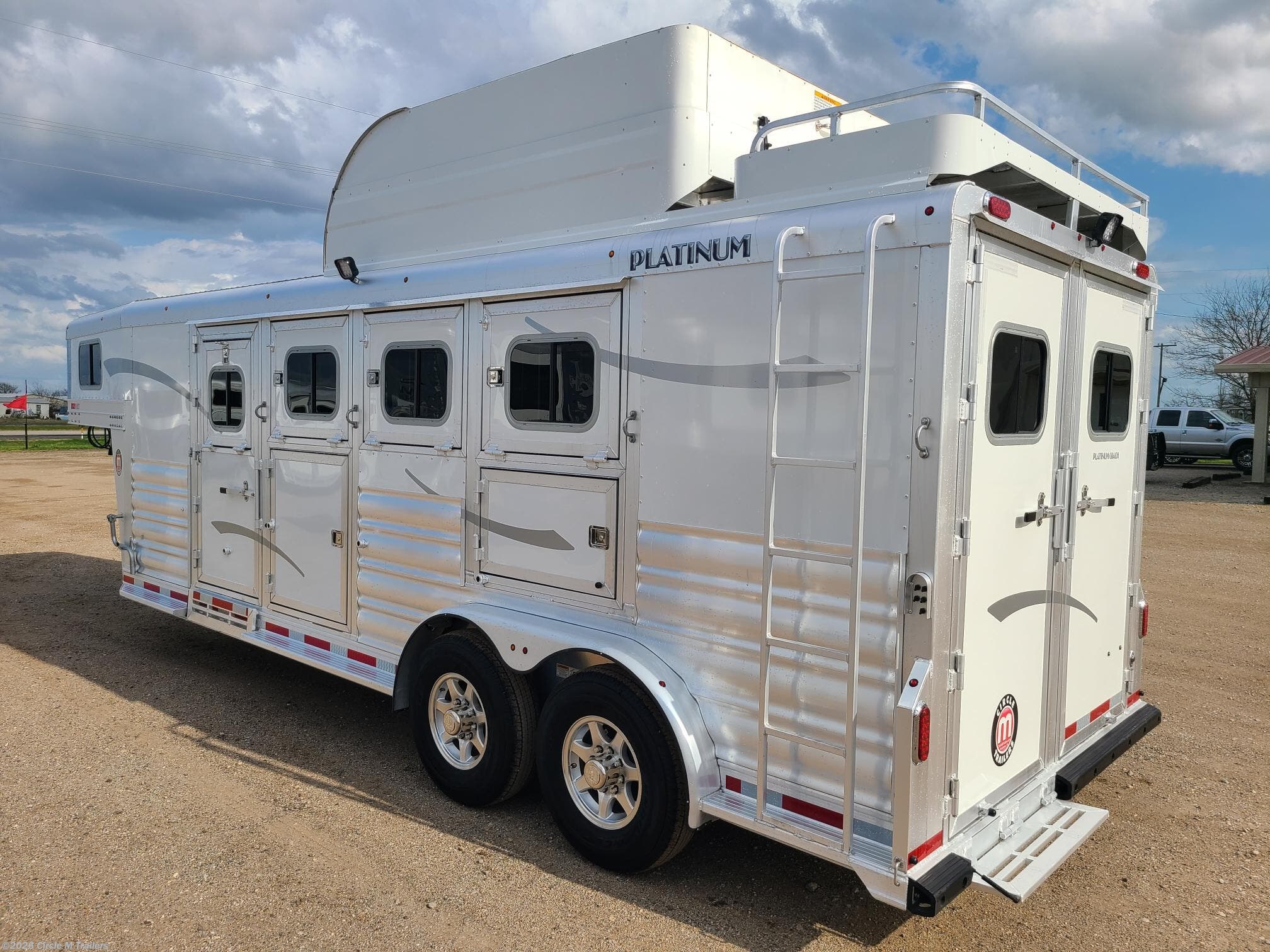 7x21 Horse Trailer for sale | New Platinum Coach 4HGN w/ 4' SW MANGERS ...