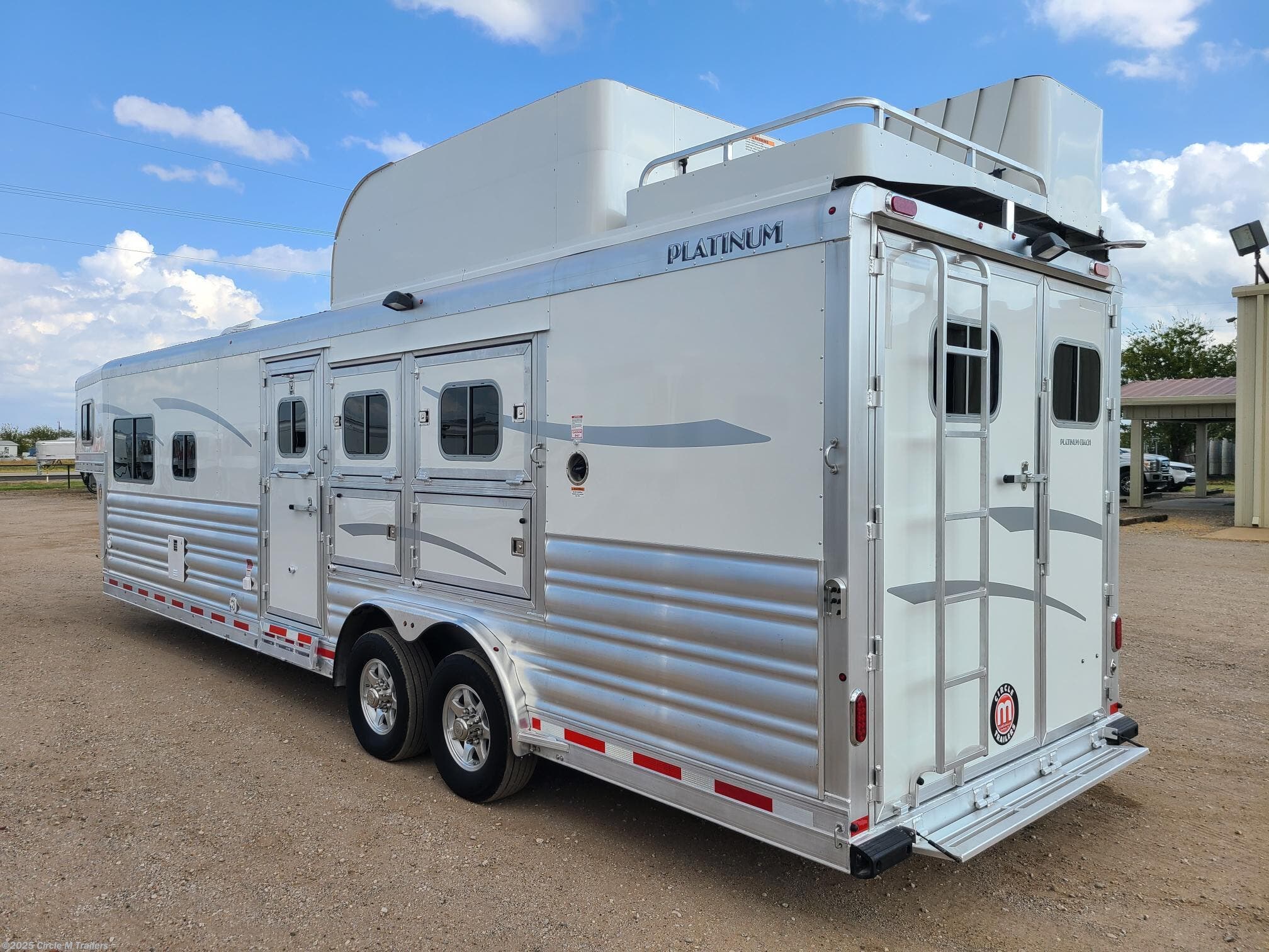 8x29 Horse Trailer for sale | New Platinum Coach Outlaw 3 Horse 12'8 ...