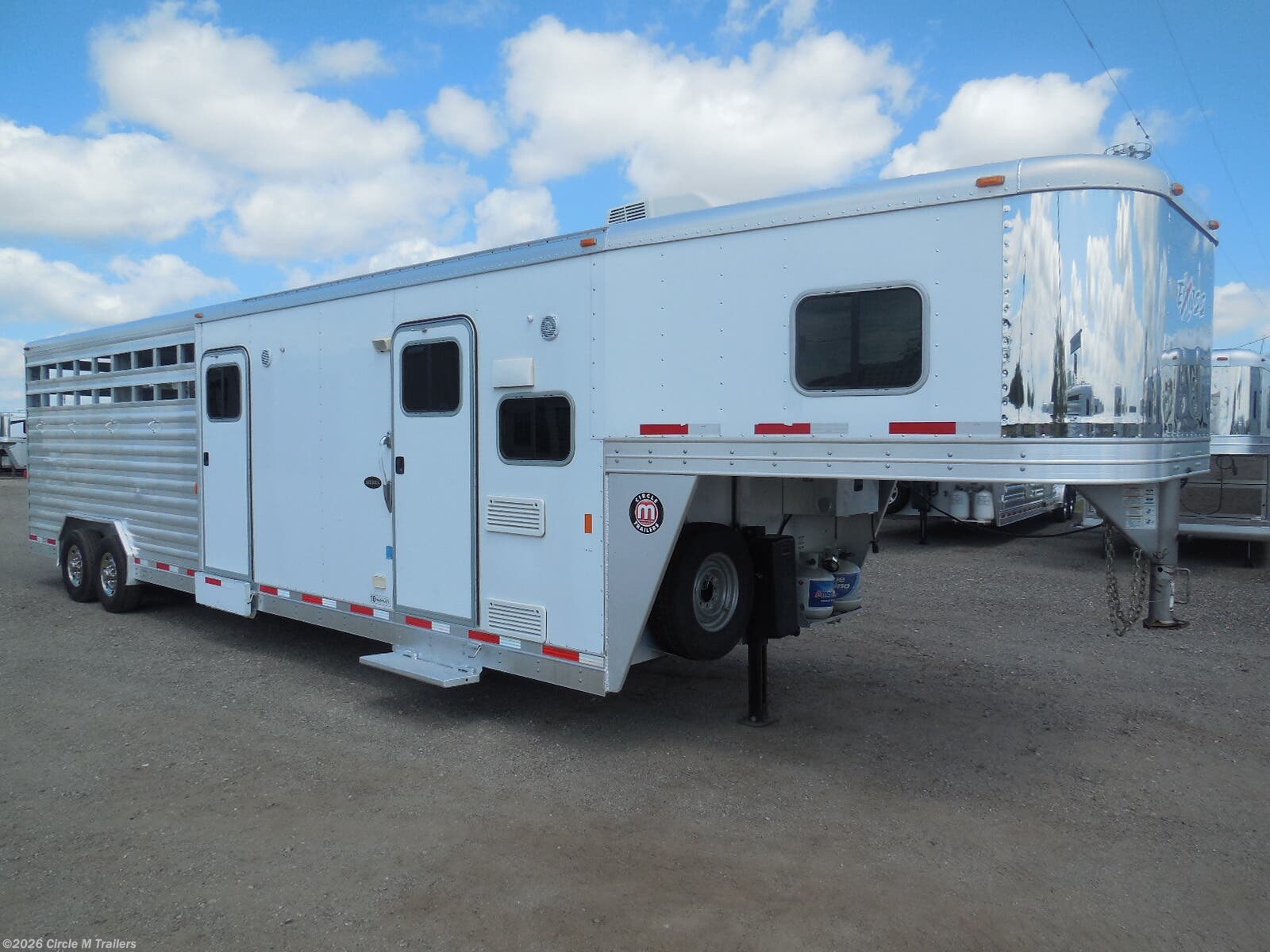 2013 Exiss Living Quarters 4 horse / stock layout, MID TACK, 8' LQ