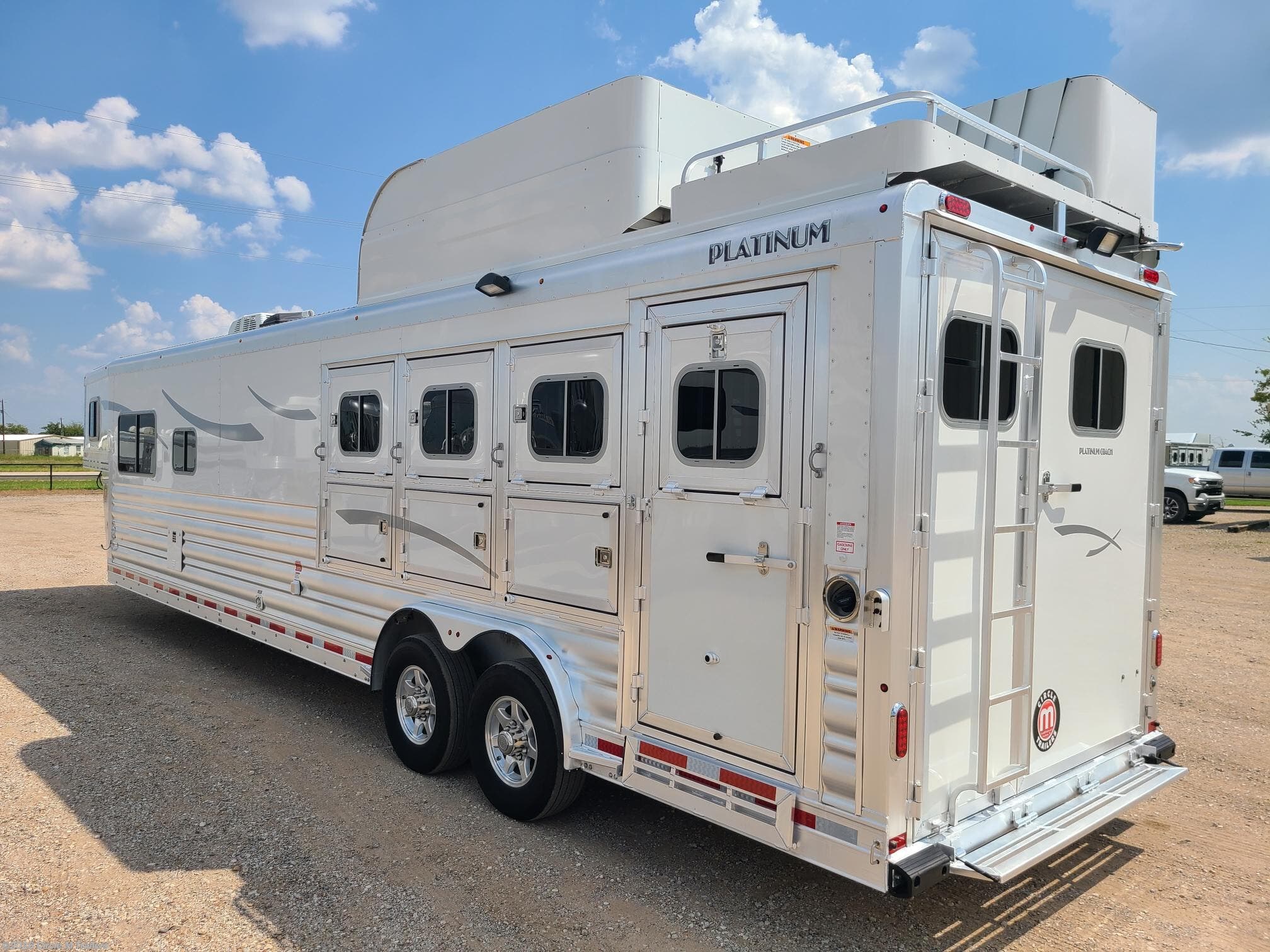 8x31 Horse Trailer for sale | New Platinum Coach Outlaw 4 Horse Reverse ...