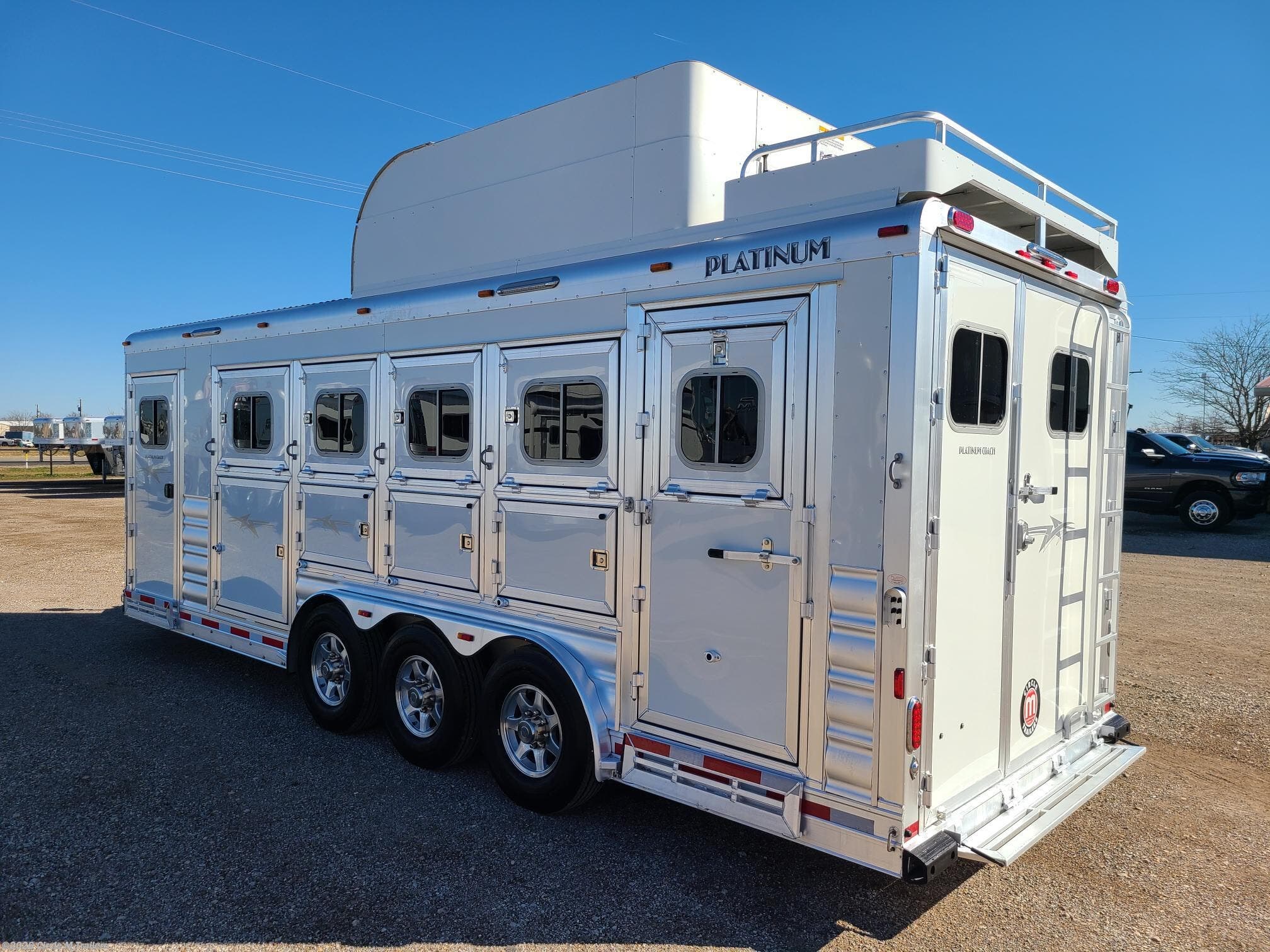 2023 Platinum Coach REVERSE LOAD 5 HORSE with AIR RIDE & WERM FLOOR!!