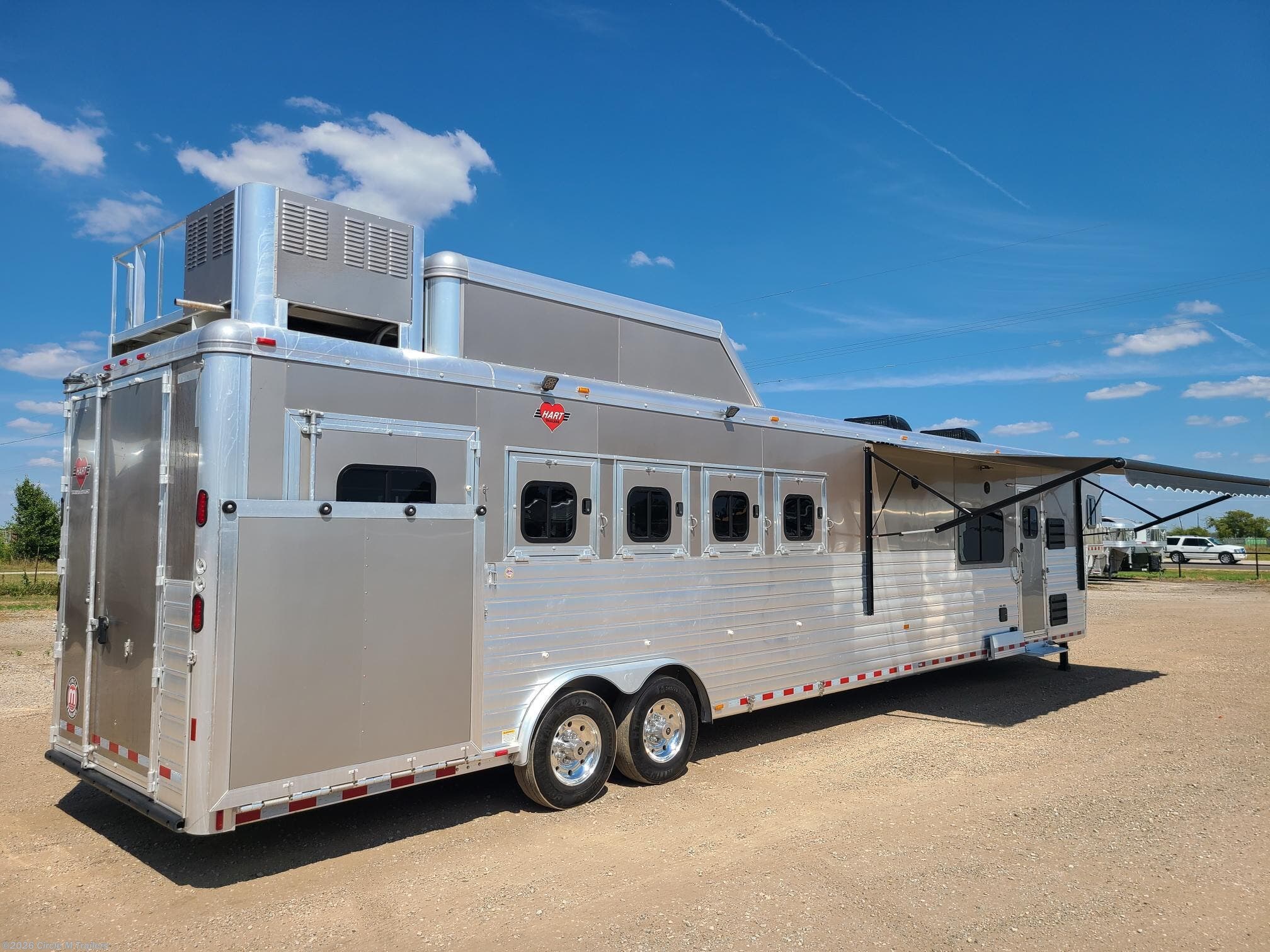 8x40 Horse Trailer for sale | Used Hart Ultimate 5 Horse SIDE LOAD Bunk ...