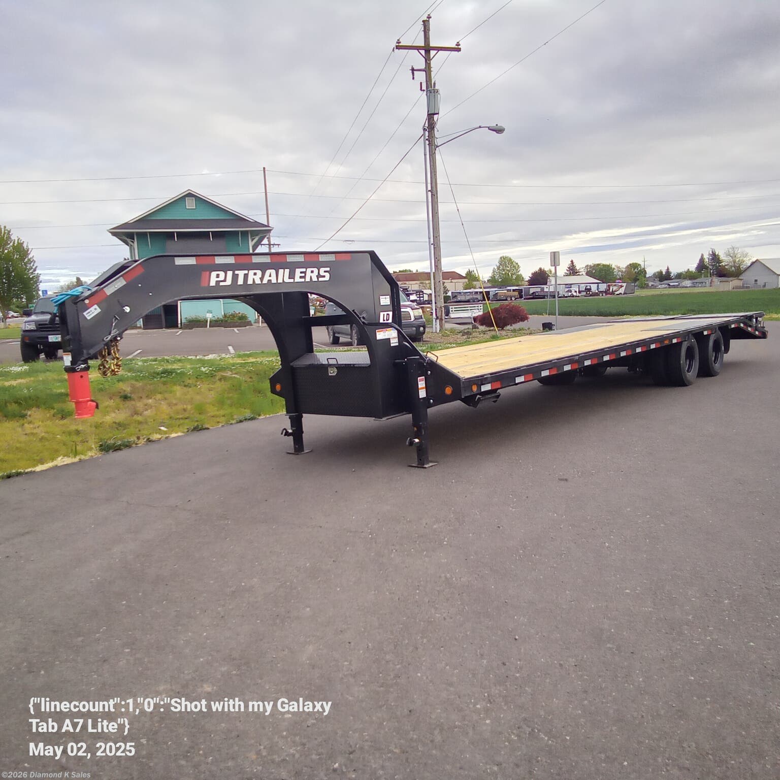 2025 PJ Trailers Flatdeck LD 102" X 32' 30K Power Tail