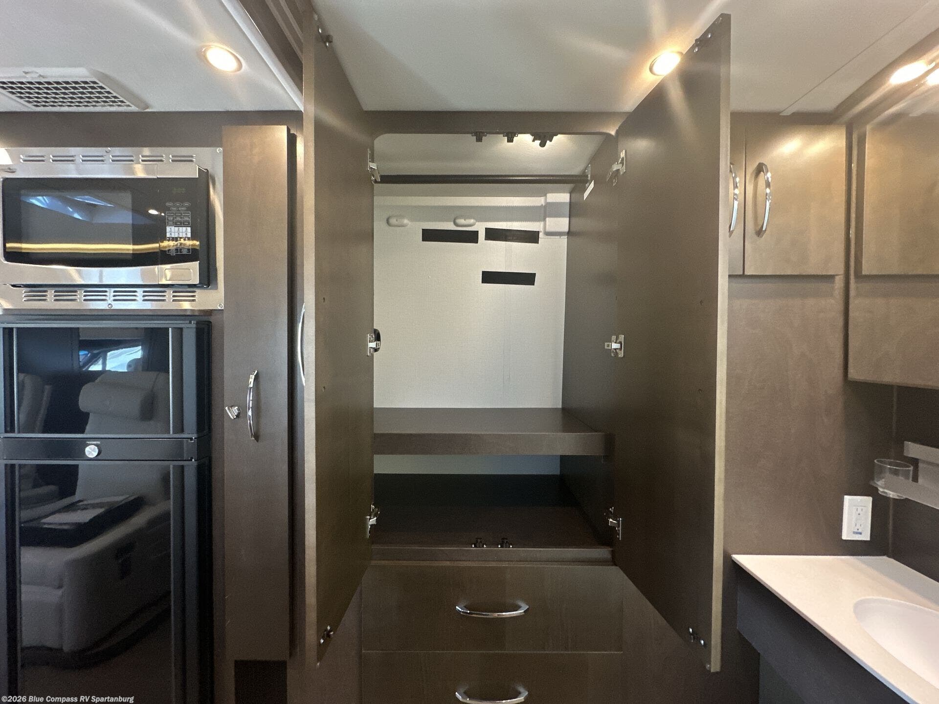 2021 Leisure Travel Unity 24mb RV for Sale in Duncan, SC 29334 ...