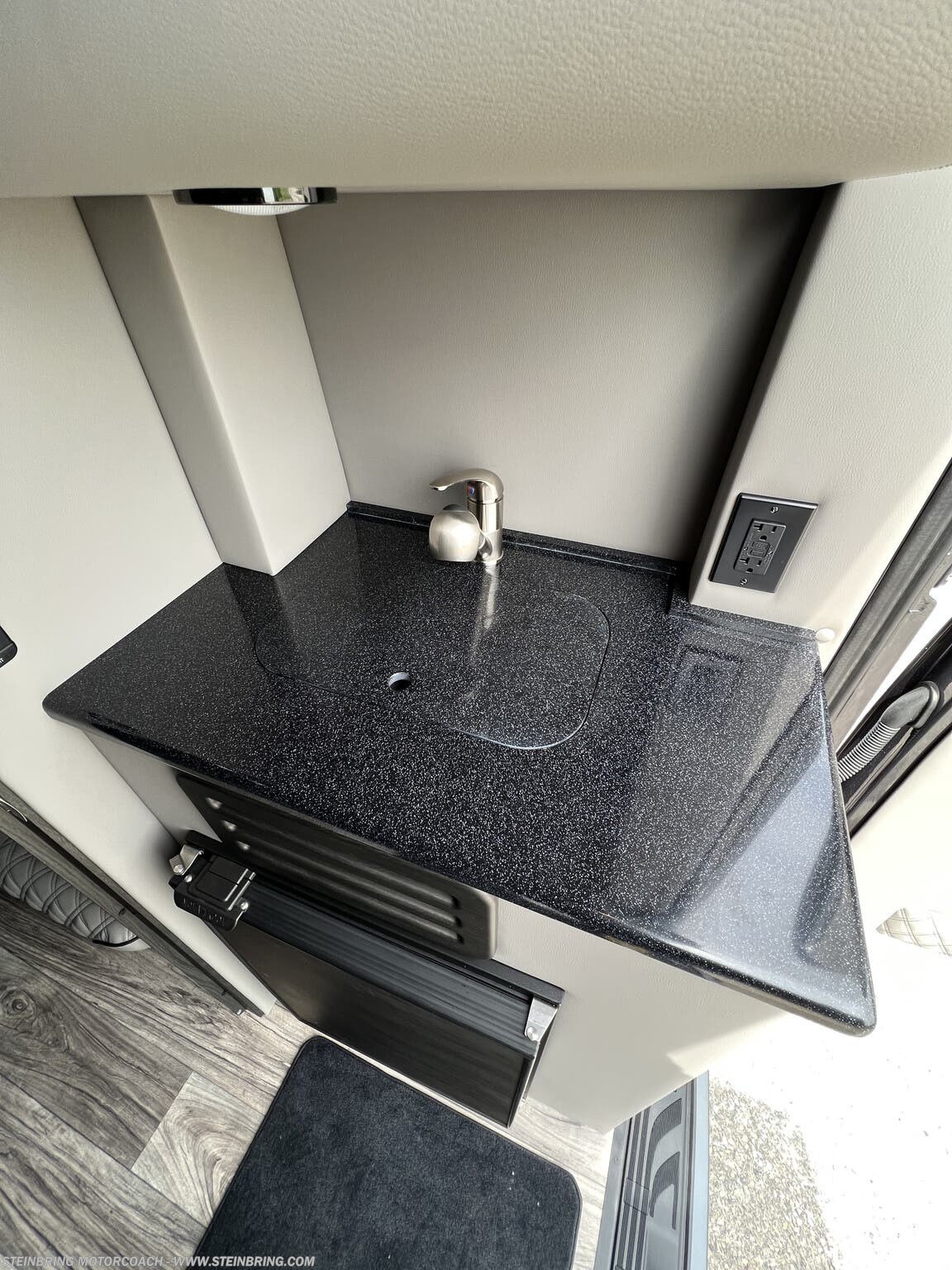 2023 Midwest Luxe Cruiser D6