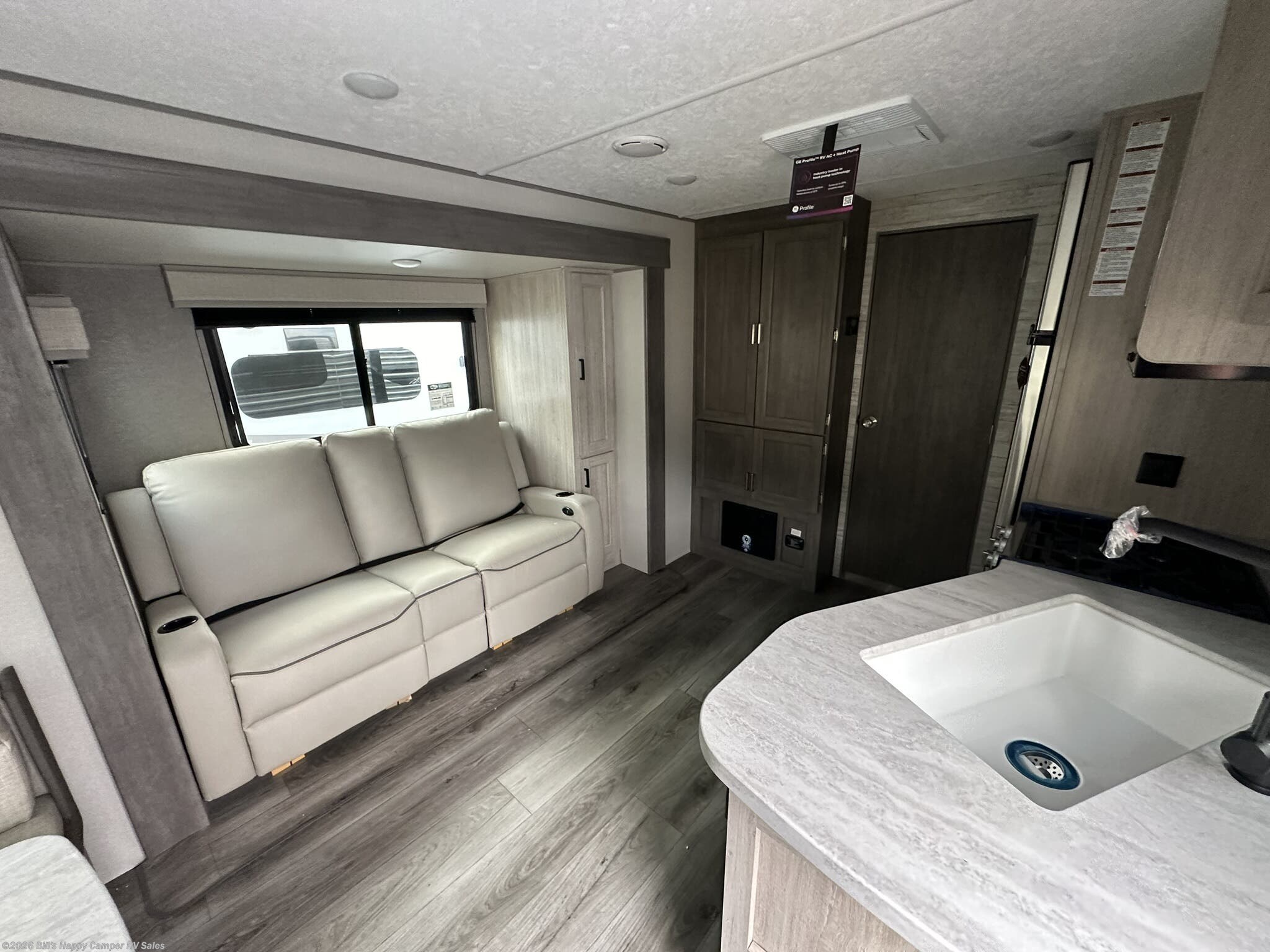 2025 Coachmen Catalina Summit Series 8 231MKS