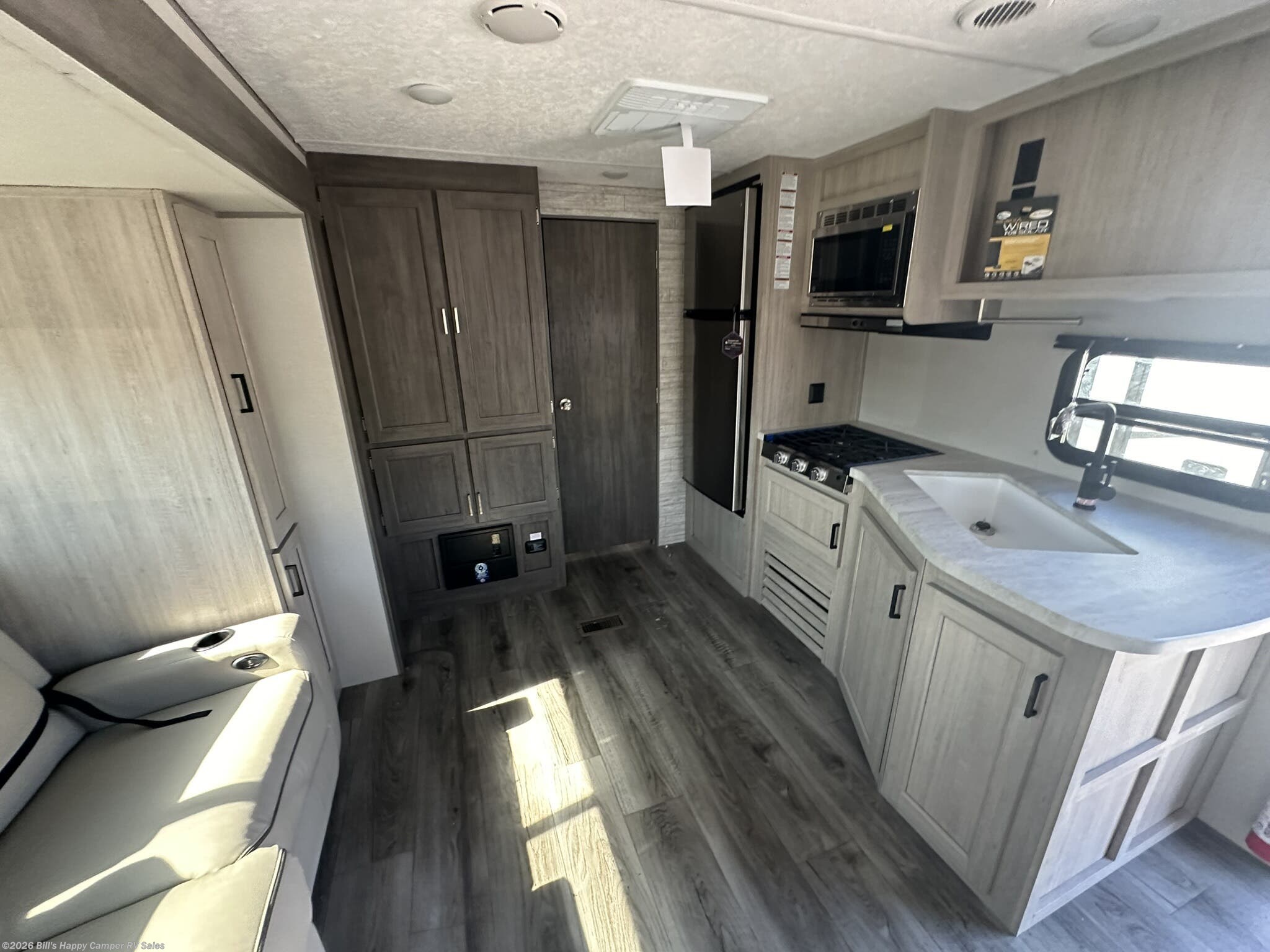 2025 Coachmen Catalina Summit Series 8 231MKS