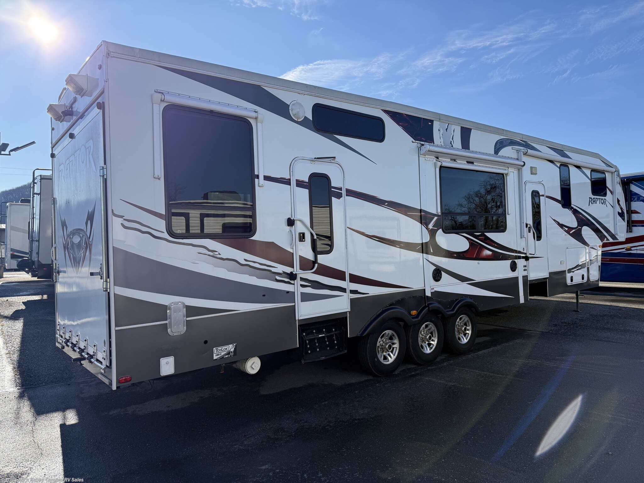 2011 Keystone Raptor 3912LEV