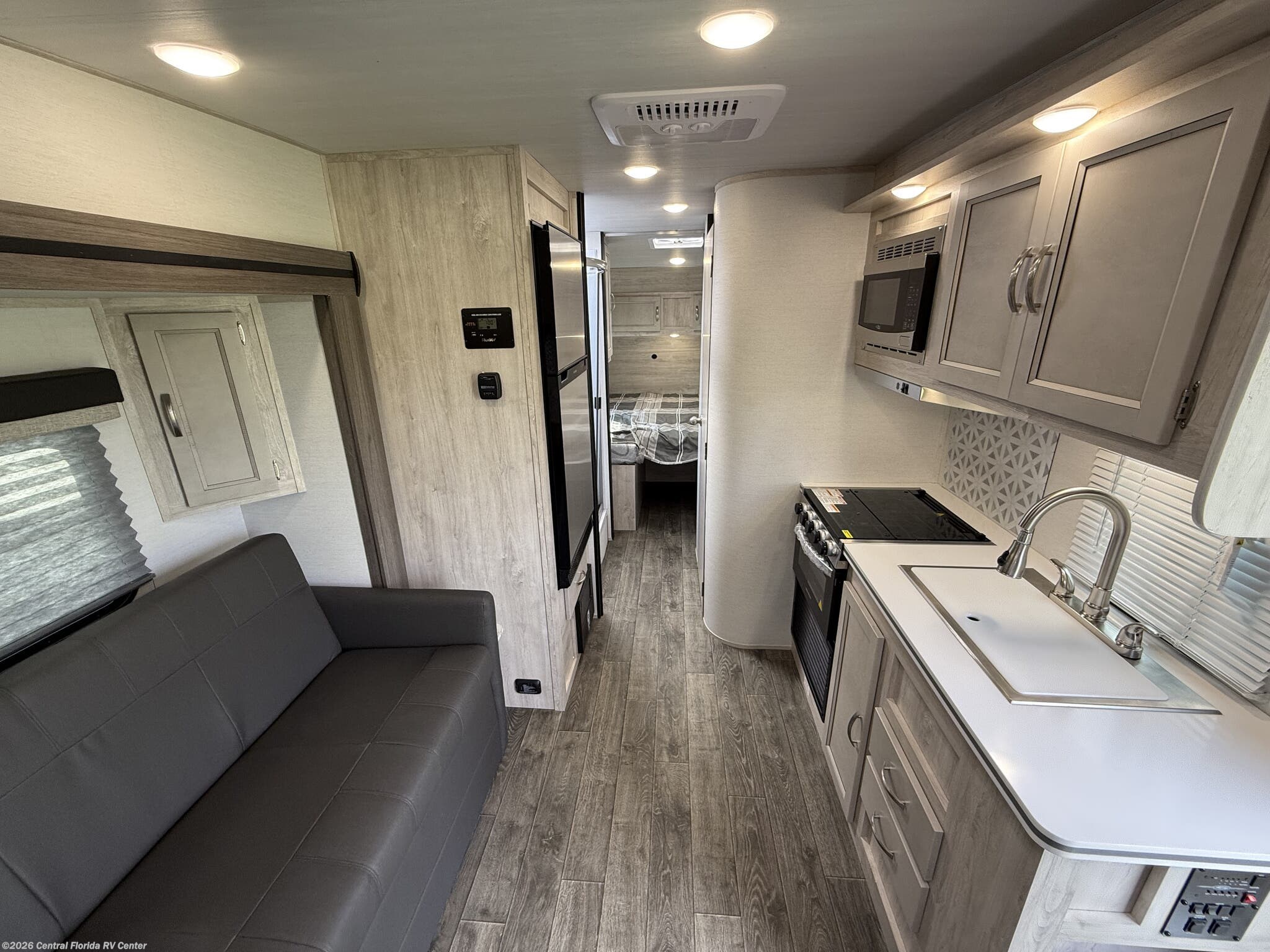 2025 Gulf Stream Vista Cruiser 23TWS