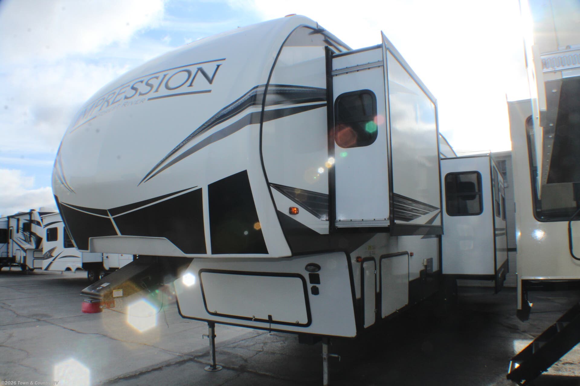 #6239 - 2019 Forest River Impression 3000RLS Fifth Wheel for sale in ...