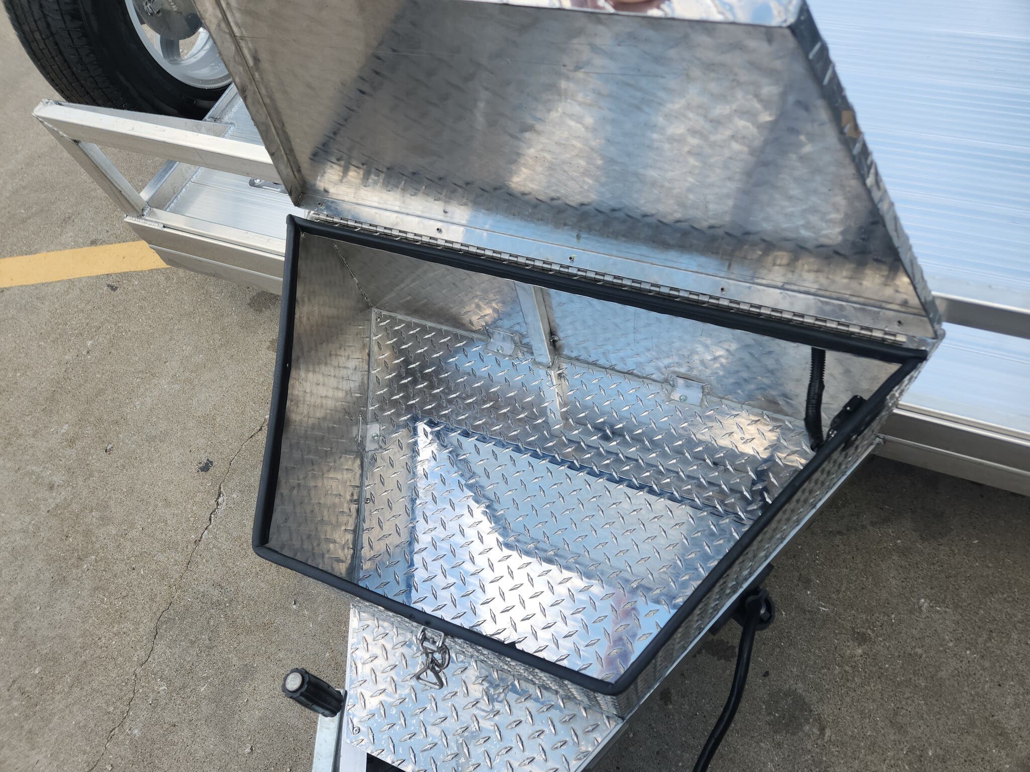 6x16 Car Hauler Trailer for sale | Used Sundowner 81" x 16' Slide-in ...