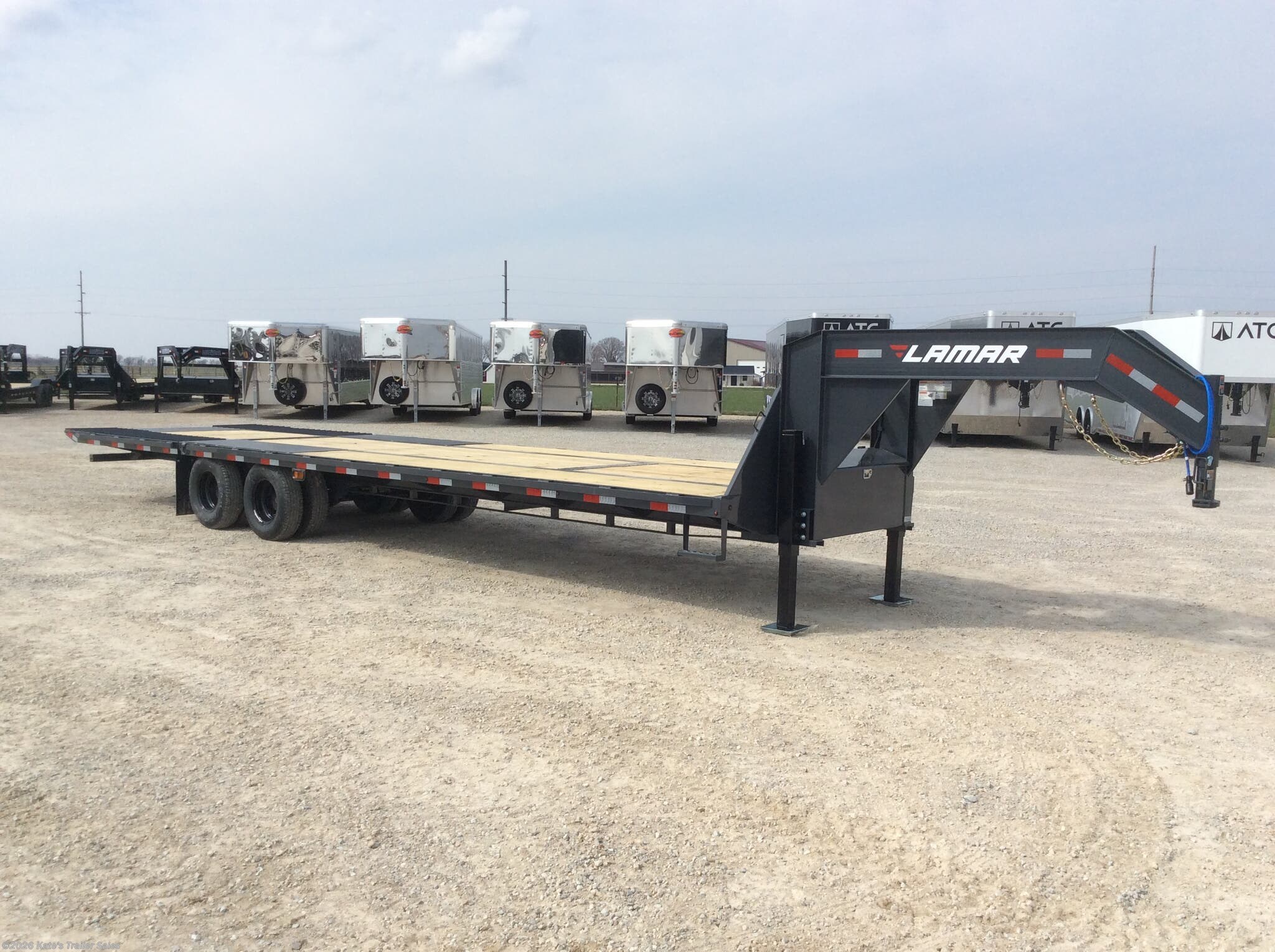 2023 Lamar 102X32' Gooseneck w/ Hydro Dovetail