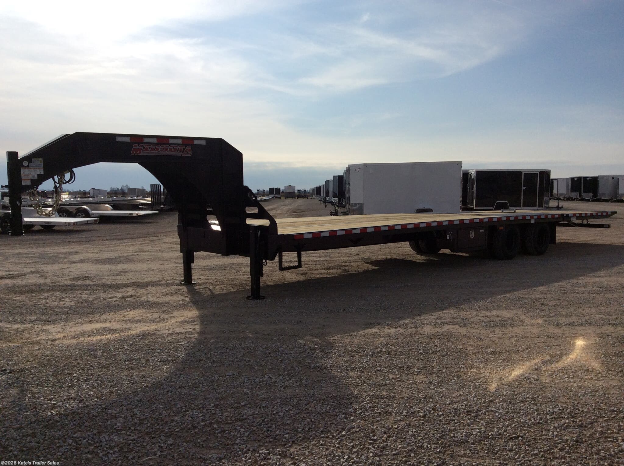 2024 Midsota 102X36' Gooseneck 25.9K GVWR Hydro Dove+Jacks