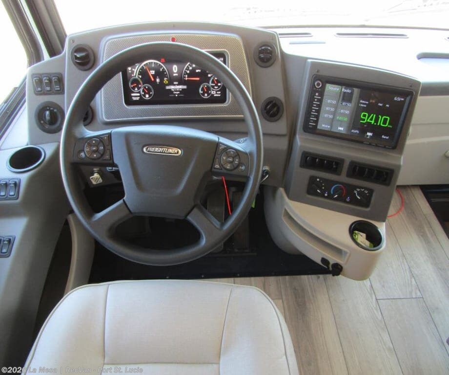 2021 Winnebago Forza 38F #GP204244 - For Sale in Port St. Lucie, FL