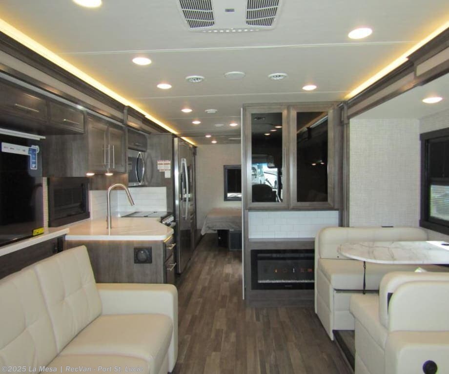 2025 Entegra Coach Vision XL 34G #LN207507 - For Sale in Port St. Lucie, FL