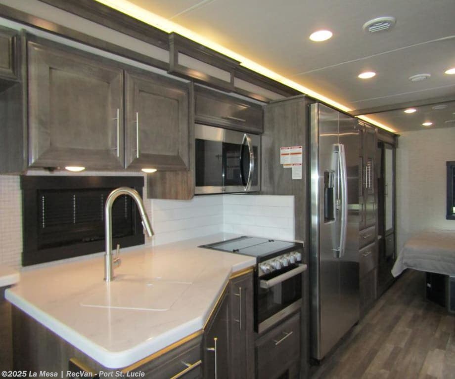 2025 Entegra Coach Vision XL 34G #LN207507 - For Sale in Port St. Lucie, FL