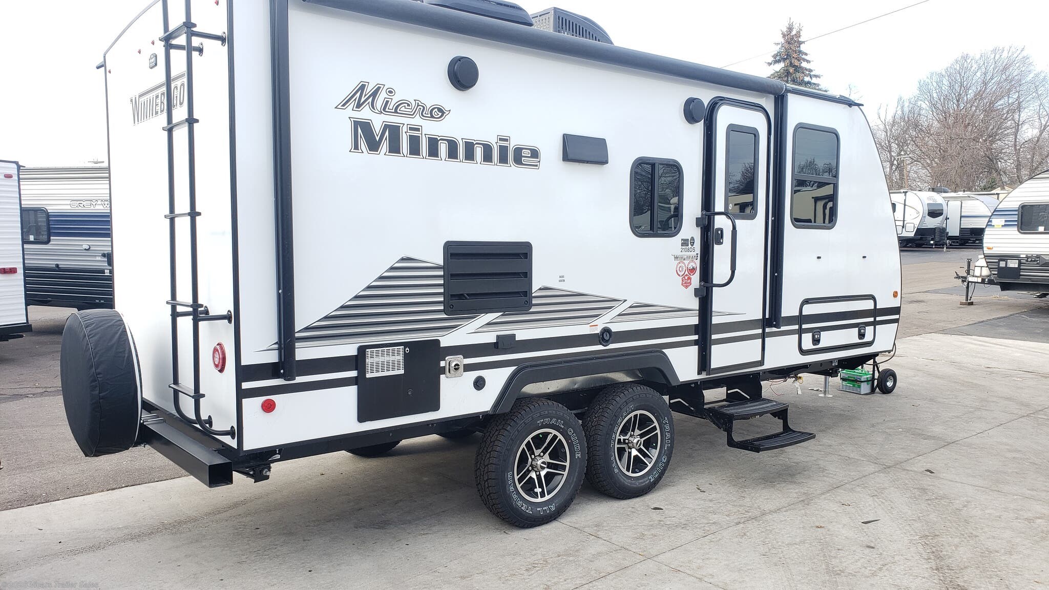 2020 Winnebago Micro Minnie 2108DS (White/Pearl)