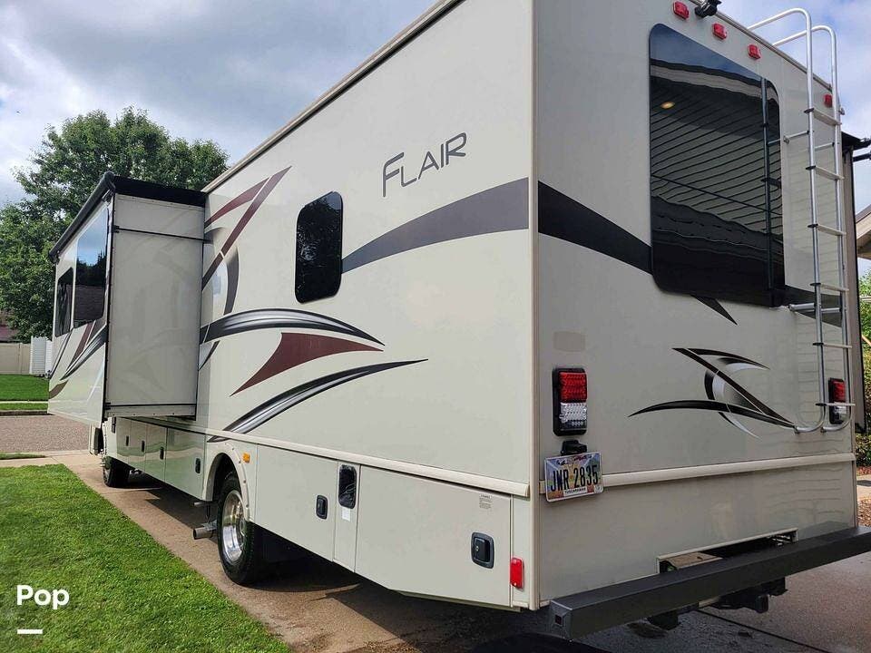 2017 Fleetwood Flair 31Bh RV for Sale in New Philadelphia, OH 44663 ...