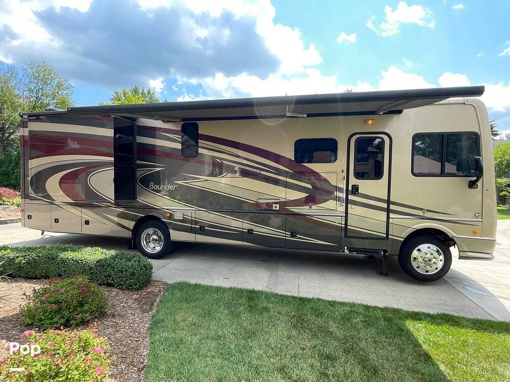 2018 Fleetwood Bounder 35K #417969 - For Sale in Auburn Hills, MI