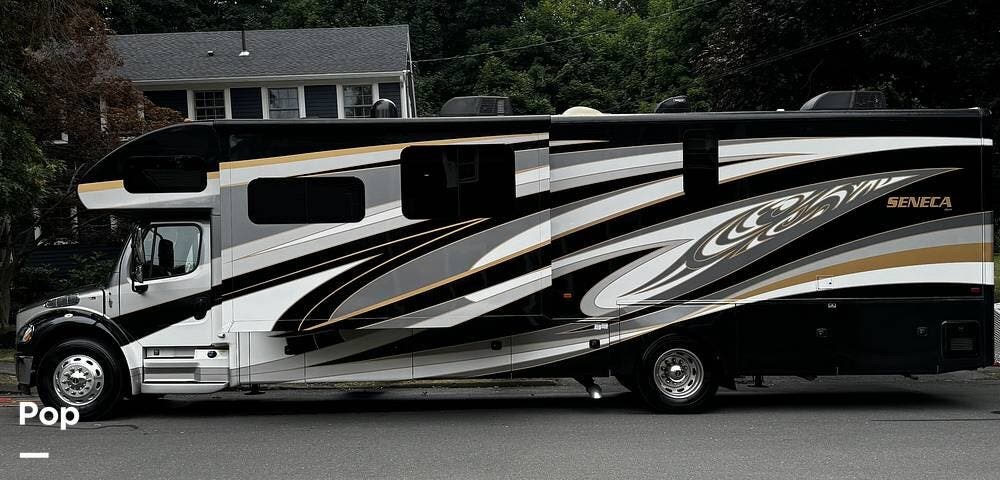 2018 Jayco Seneca 37 FS RV for Sale in Marblehead, MA 01945 | 421505 ...