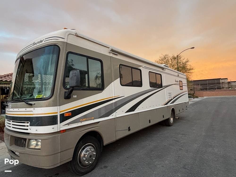 2004 Fleetwood Bounder 35E RV for Sale in Las Vegas, NV 89141 | 435819 ...