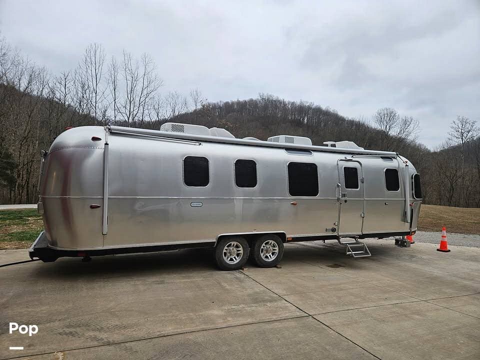 2023 Airstream Classic 33FB QUEEN RV for Sale in Nashville, TN 37190 ...