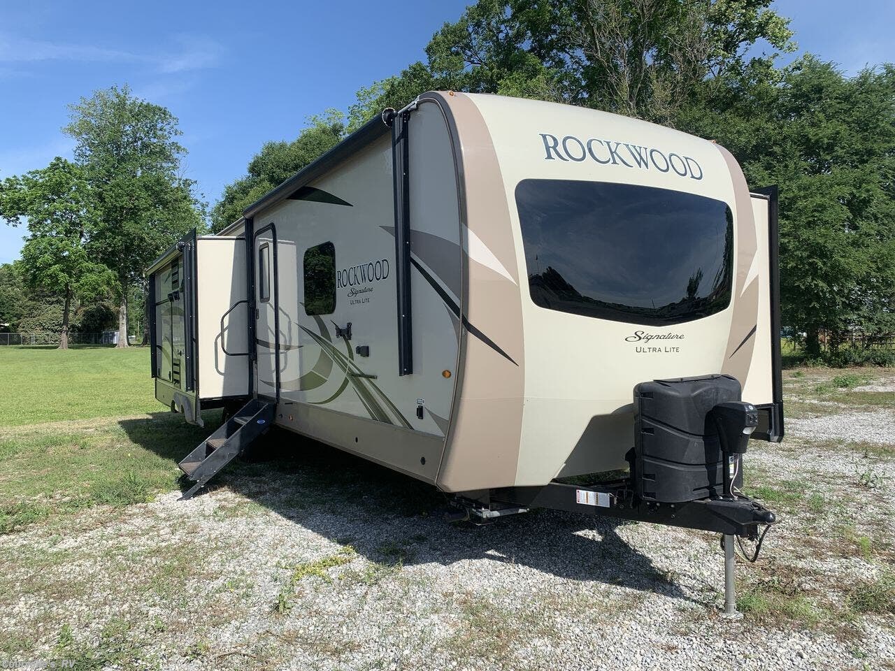 2018 Forest River Rockwood Signature Ultra Lite 8328bs