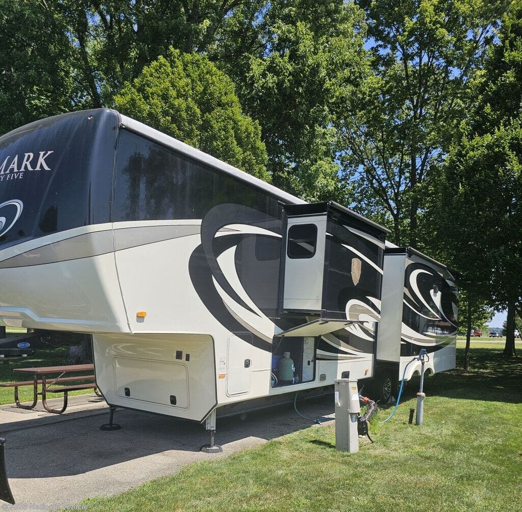 2019 Heartland Landmark 365 Newport RV for Sale in Springfield, OH ...