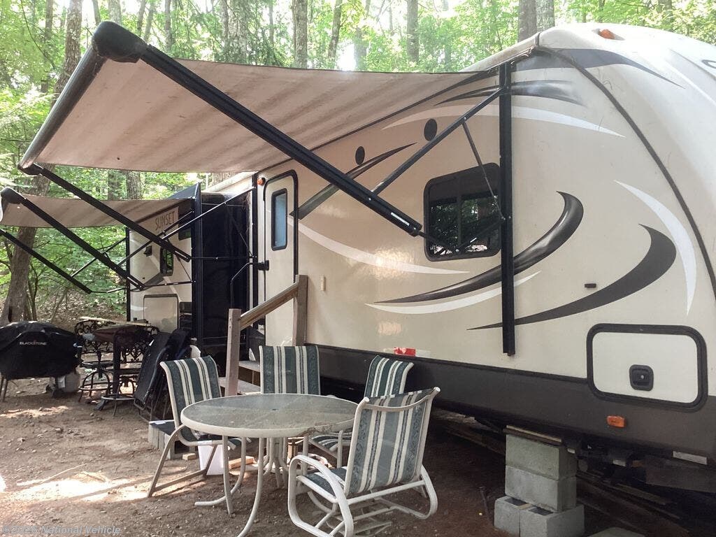 2016 CrossRoads Sunset Trail Reserve 32RL RV for Sale in Hampstead, NH ...