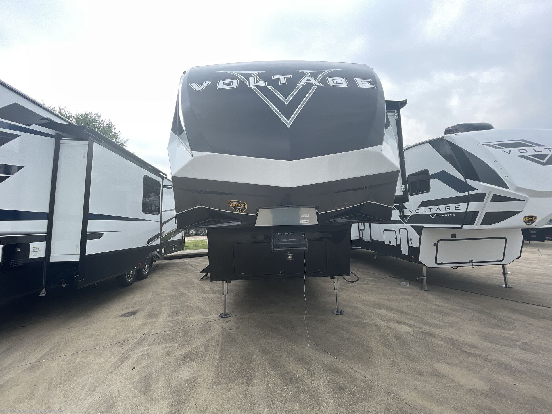 2025 Dutchmen Voltage 4225 RV for Sale in Tyler, TX 75706 | T108118 ...
