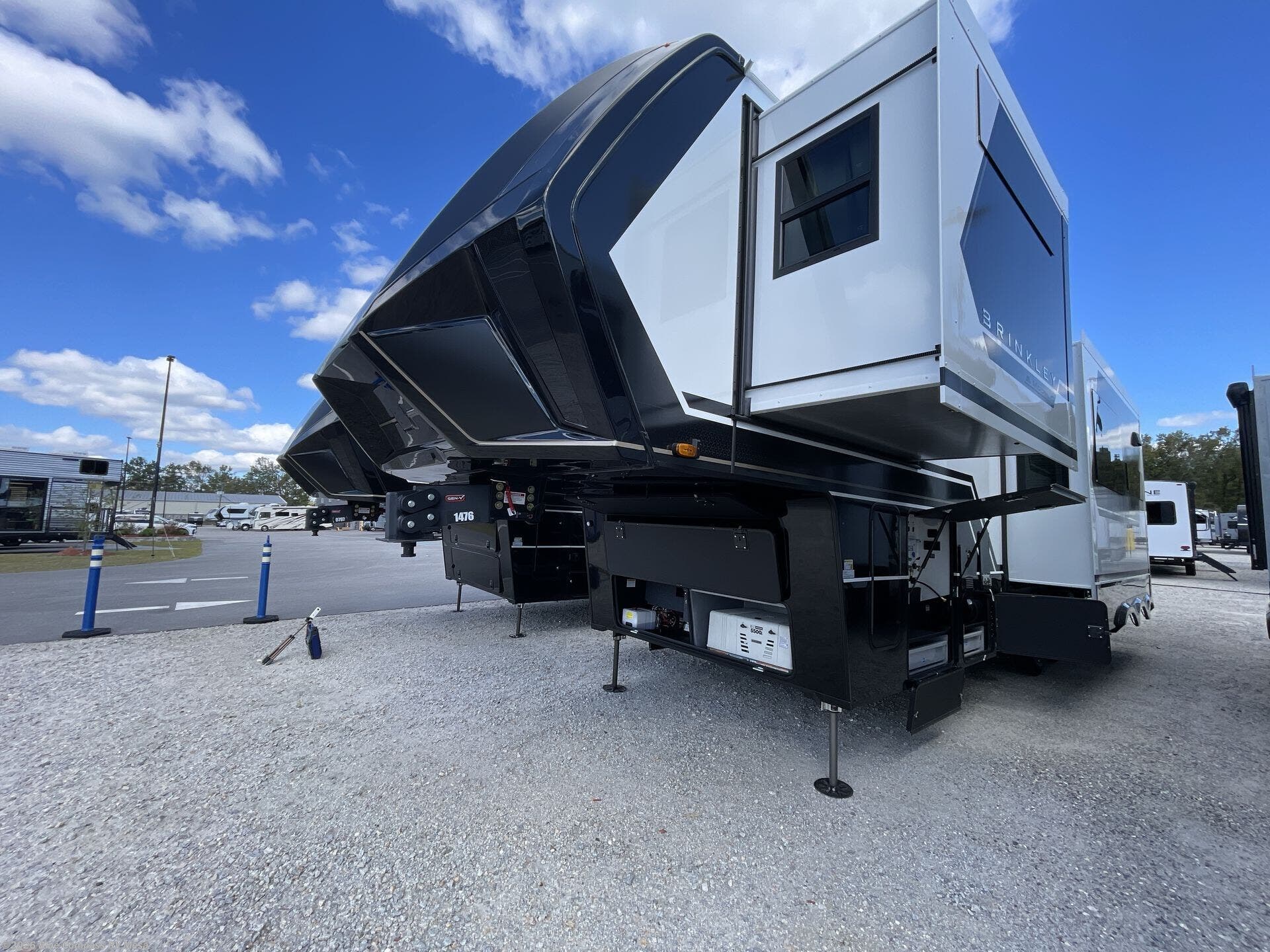 2025 Brinkley RV Model G 3250 RV for Sale in Mesa, AZ 85202 | T116748 ...