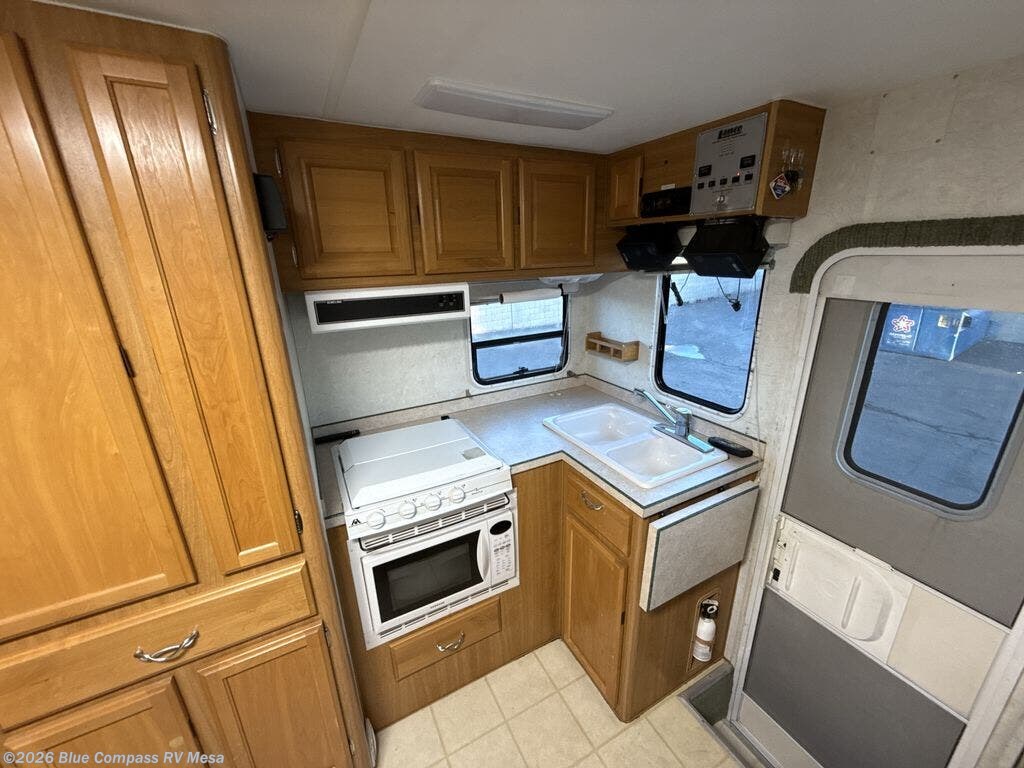 2004 Lance Lance 981 RV for Sale in Mesa, AZ 85202 | CT360173 | RVUSA ...