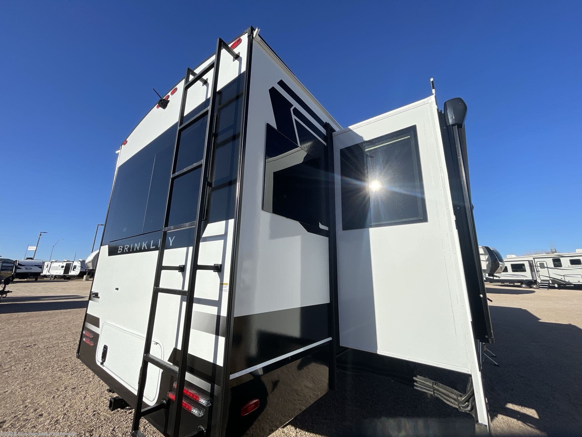 2025 Brinkley RV Model Z AIR 297 RV for Sale in Avondale, AZ 85323 | T106504 | RVUSA.com Classifieds