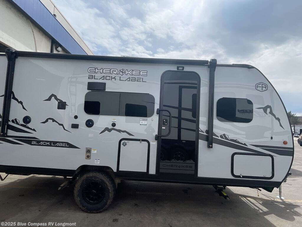 2025 Forest River Cherokee Wolf Pup Black Label 16BHSBLW #T105821 - For ...