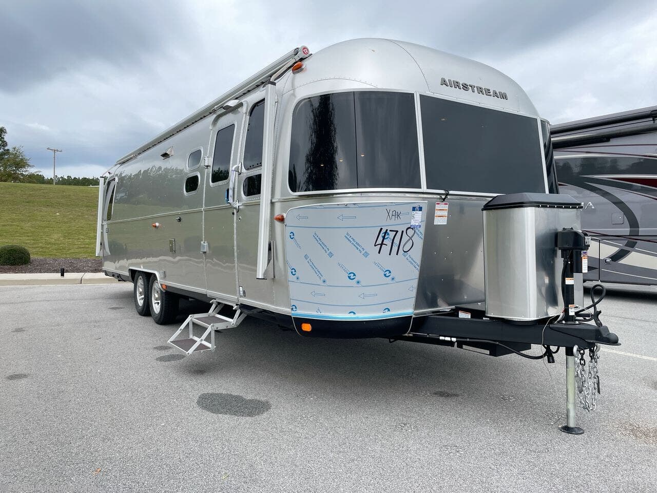 2025 Airstream Classic 30RB Queen RV for Sale in Dover, FL 33527 ...