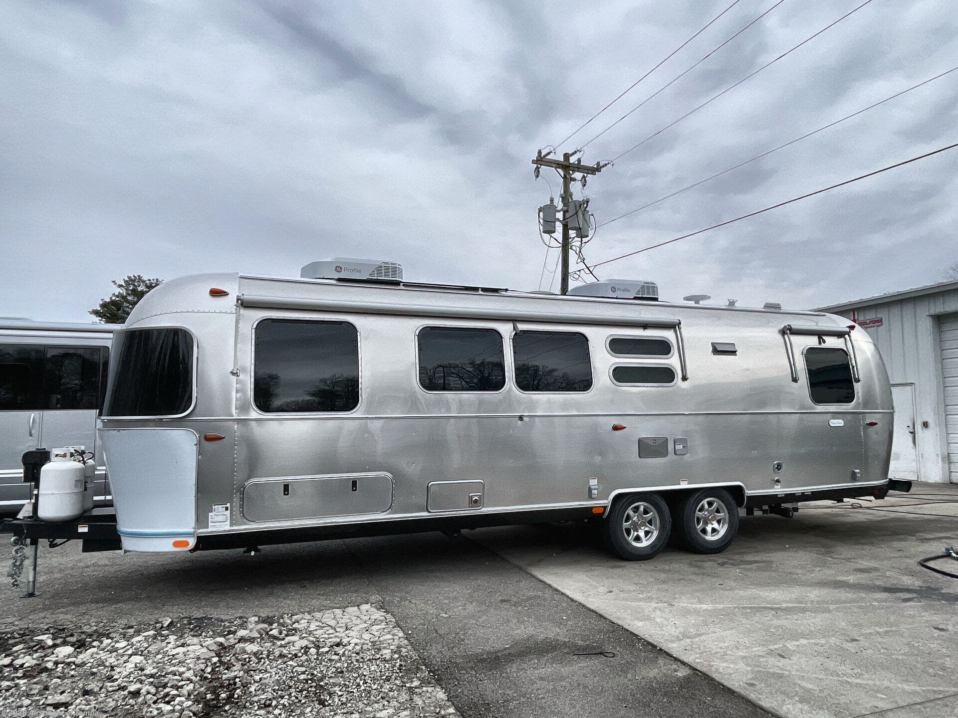 2025 Airstream Flying Cloud 30RB Twin RV for Sale in Dover, FL 33527 ...