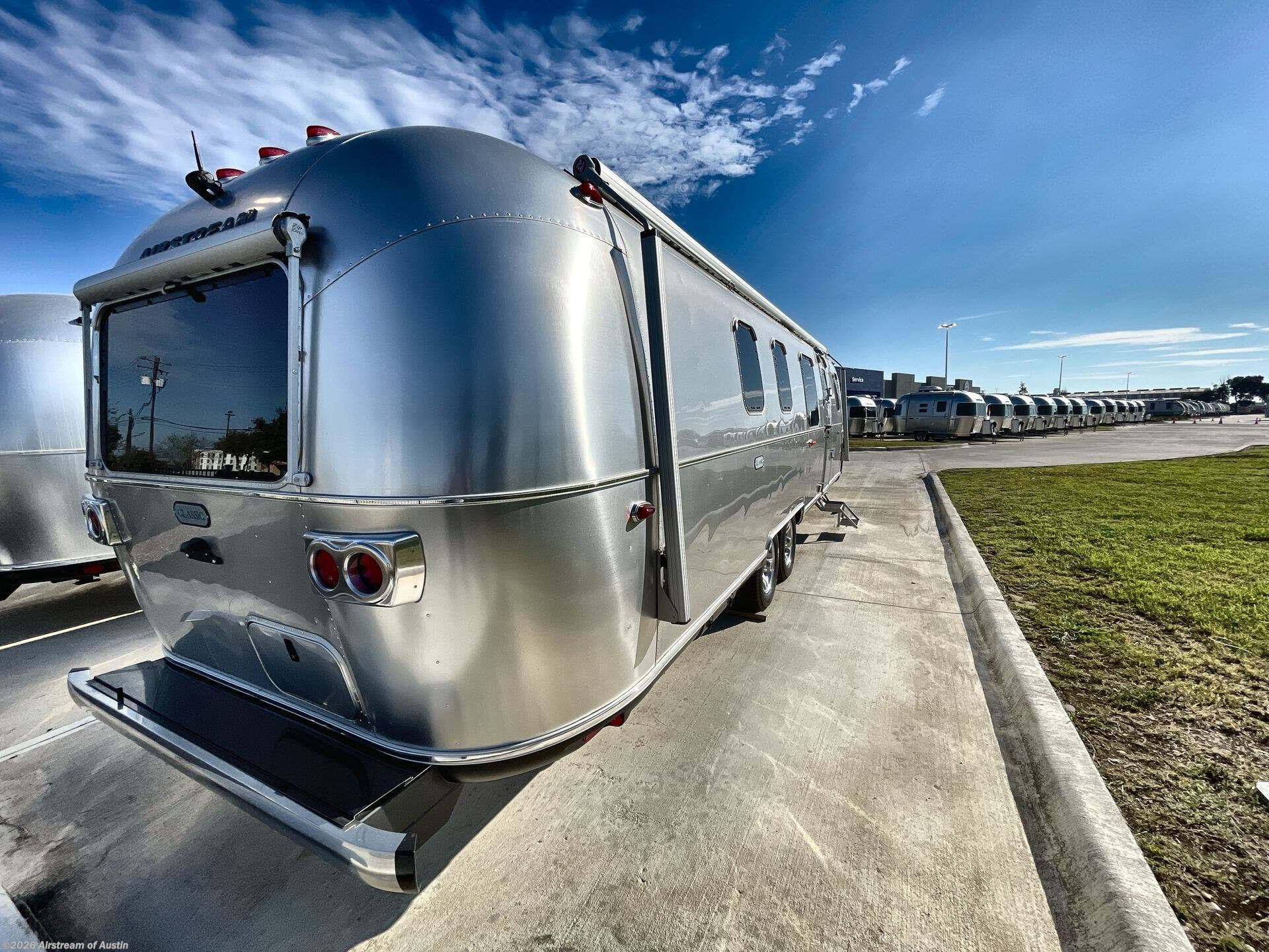 2024 Airstream Classic 33FB Twin #T81166 - For Sale in Buda, TX