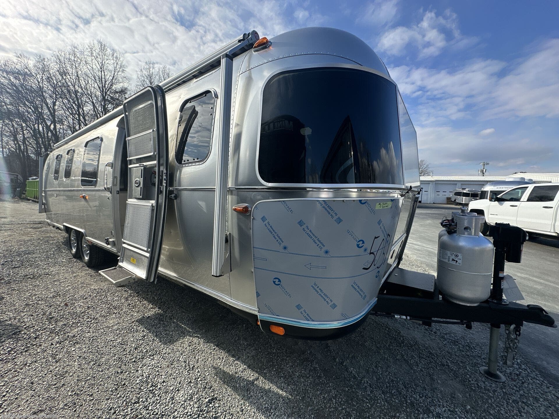 2025 Airstream Classic 33FB #T104171 - For Sale in Buda, TX