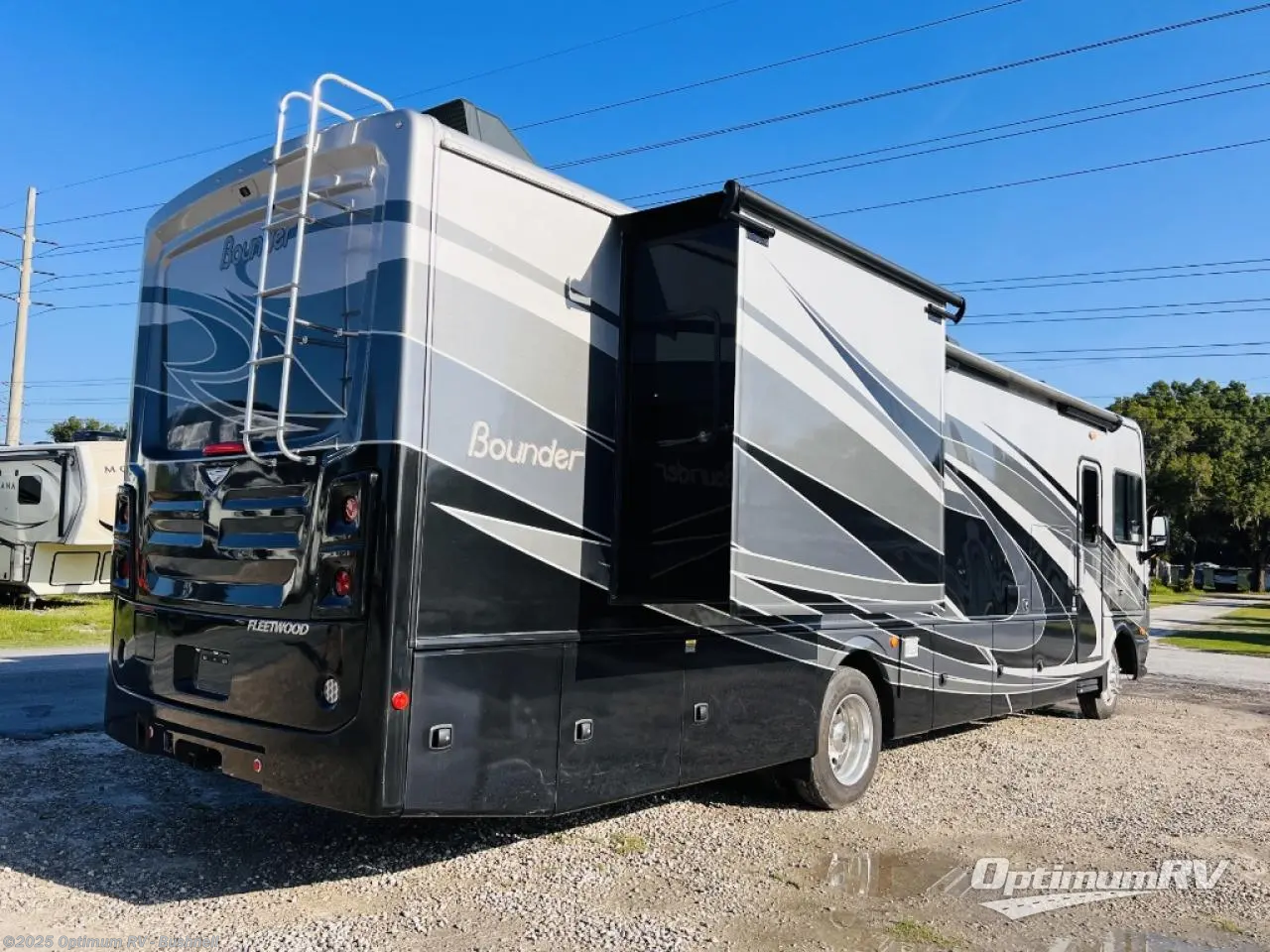 2020 Fleetwood Bounder 35K #1AR1133 - For Sale in Bushnell, FL