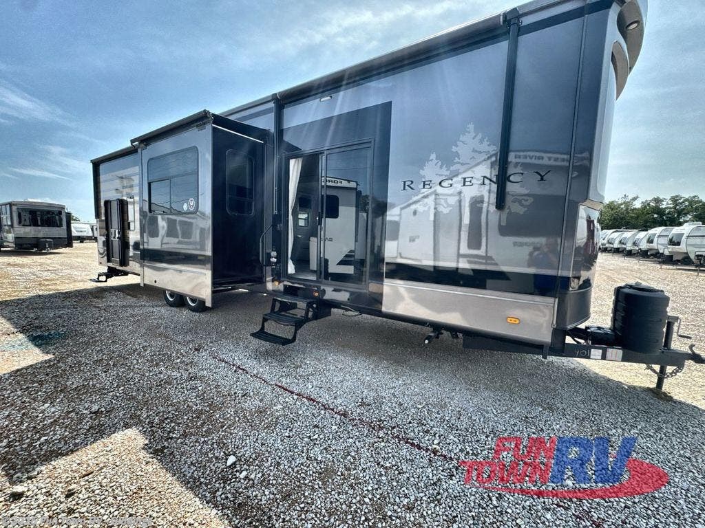 2025 Redwood RV Regency 3881FKL RV for Sale in Giddings, TX 78942 ...