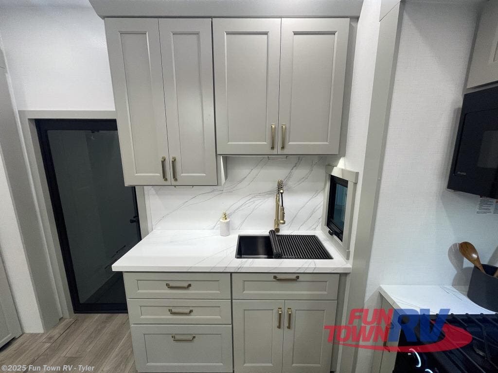 2024 Brinkley RV Model G 3950 RV for Sale in Mineola, TX 75773 | TYG3950 | RVUSA.com Classifieds