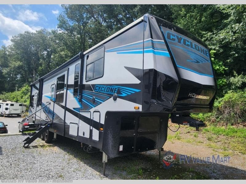 2025 Heartland Cyclone 4006 RV for Sale in Manheim, PA 17545 | SE540311 ...