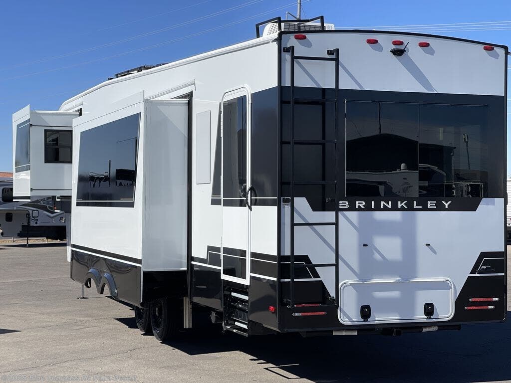 2025 Brinkley RV Model Z 3515 RV for Sale in Palm Desert, CA 92211 | T99105 | RVUSA.com Classifieds