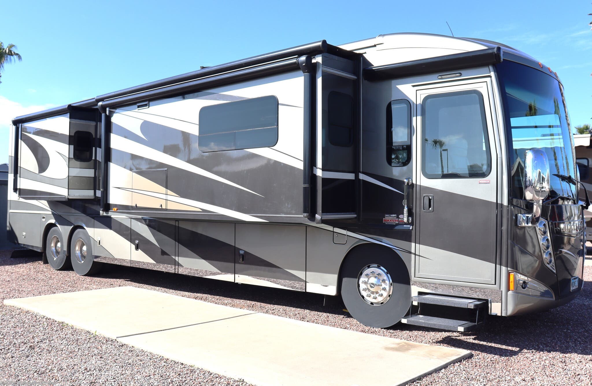 2014 Winnebago Tour 42QD
