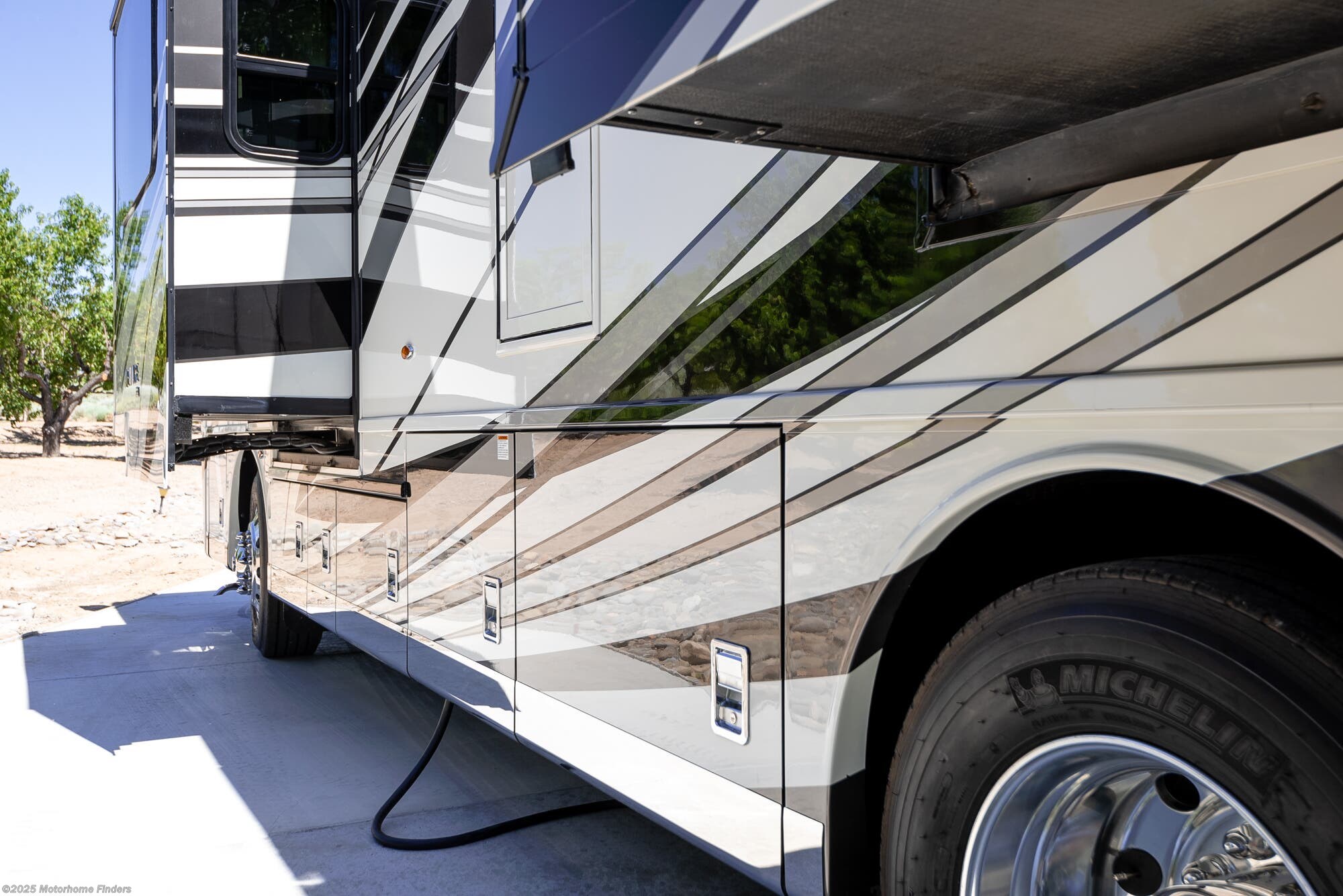 2021 Newmar New Aire 3545 Triple Slide, All Electric