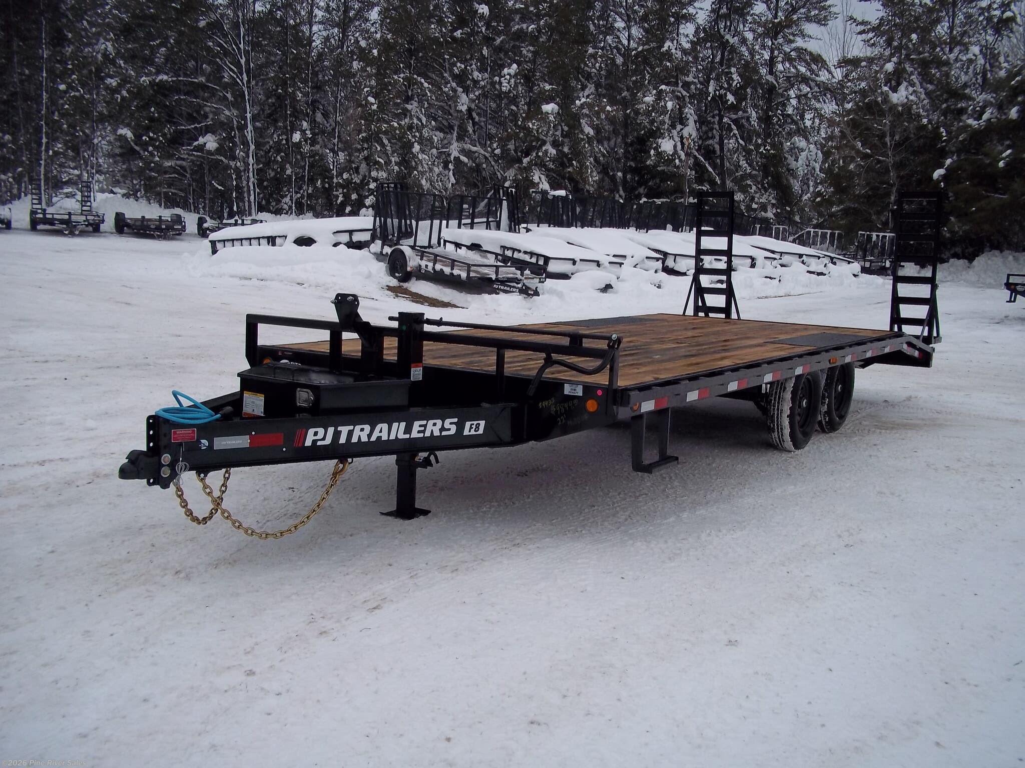 2023 PJ Trailers 22' 8" I-Beam Deckover (F8)