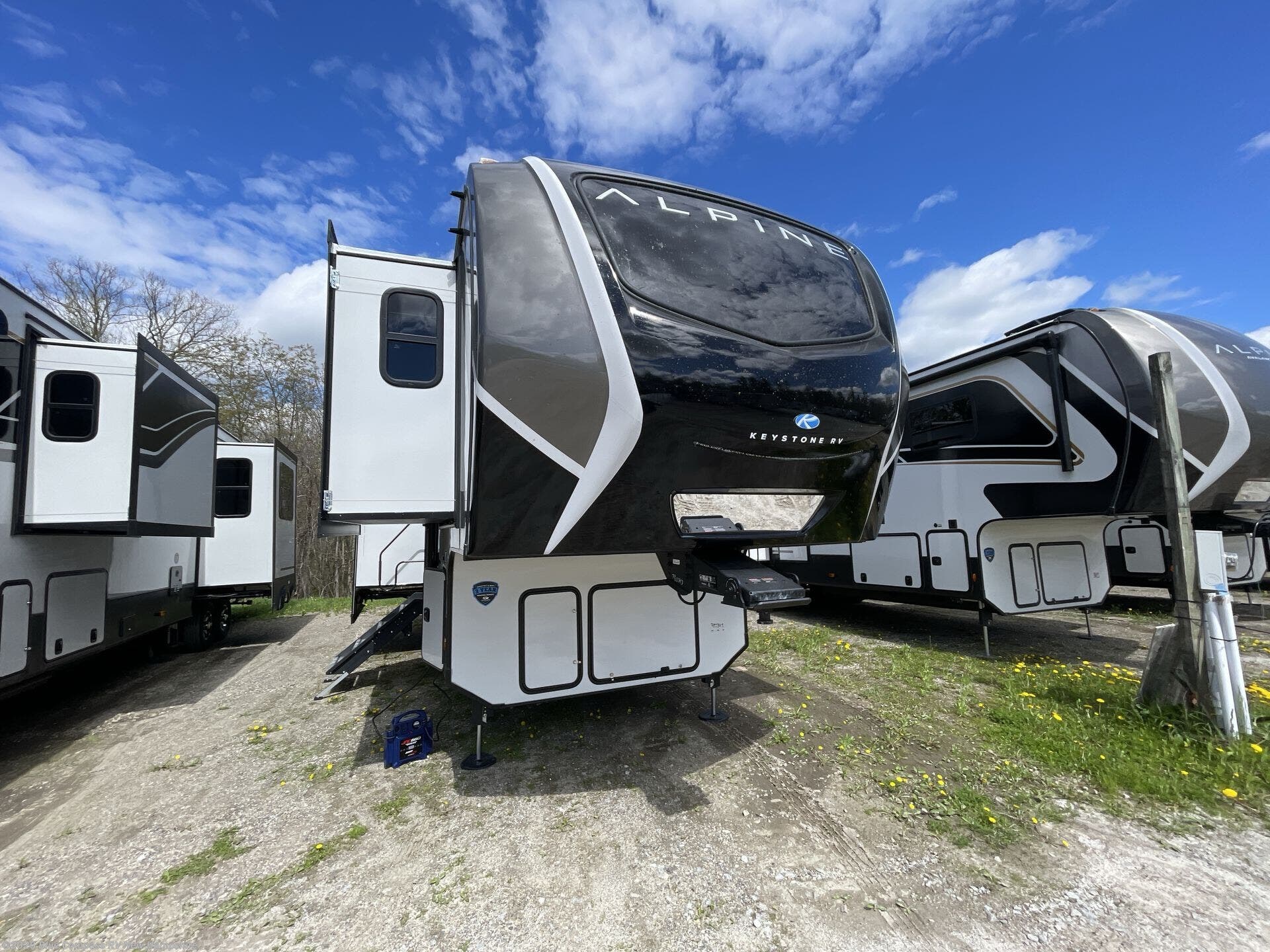 2025 Keystone Alpine 3712KB RV for Sale in Epsom, NH 03234 | T92355 ...