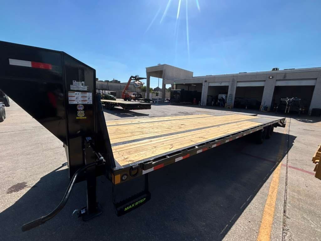 2026 Load Trail GP 102X32 Tandem Low-Pro GN Trailer 24K LB